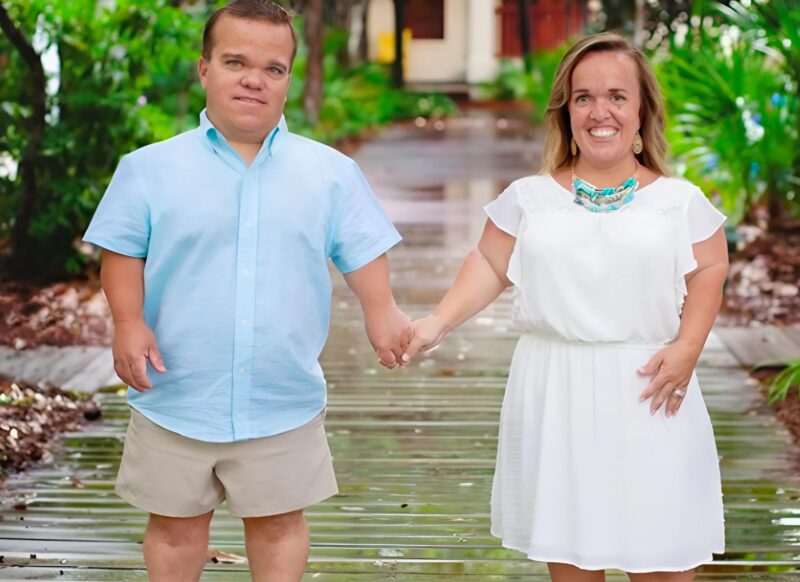 Este casal de pessoas com nanismo tem cinco filhos com a mesma estatura ...